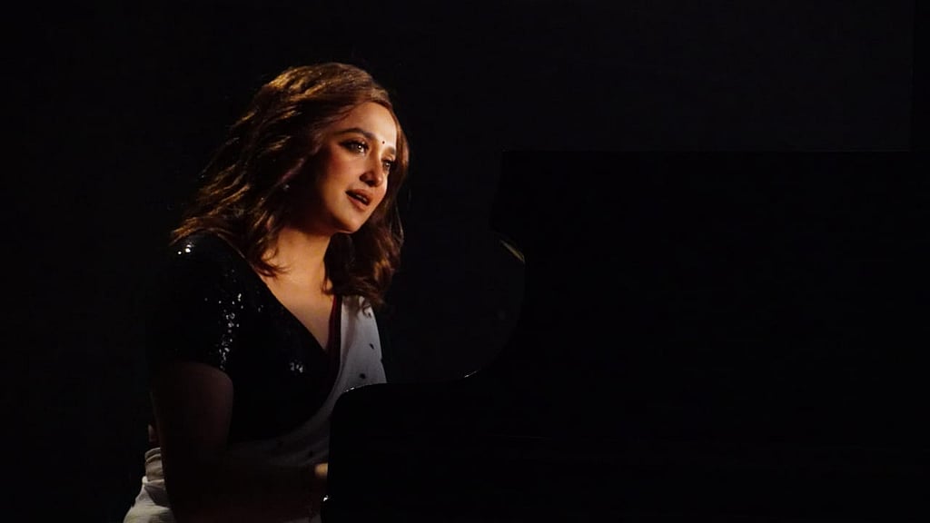 Monali Thakur drops her new single Ek Baar Phir