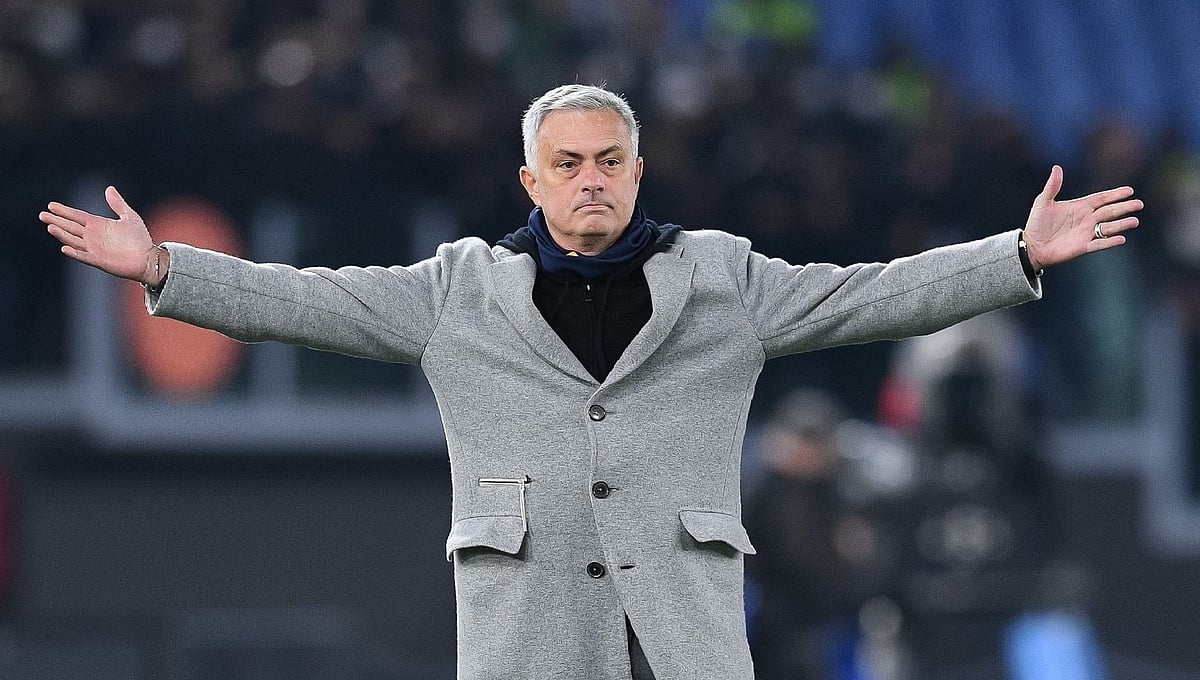 Fenerbahce manager, Jose Mourinho, leaves club at the start of season