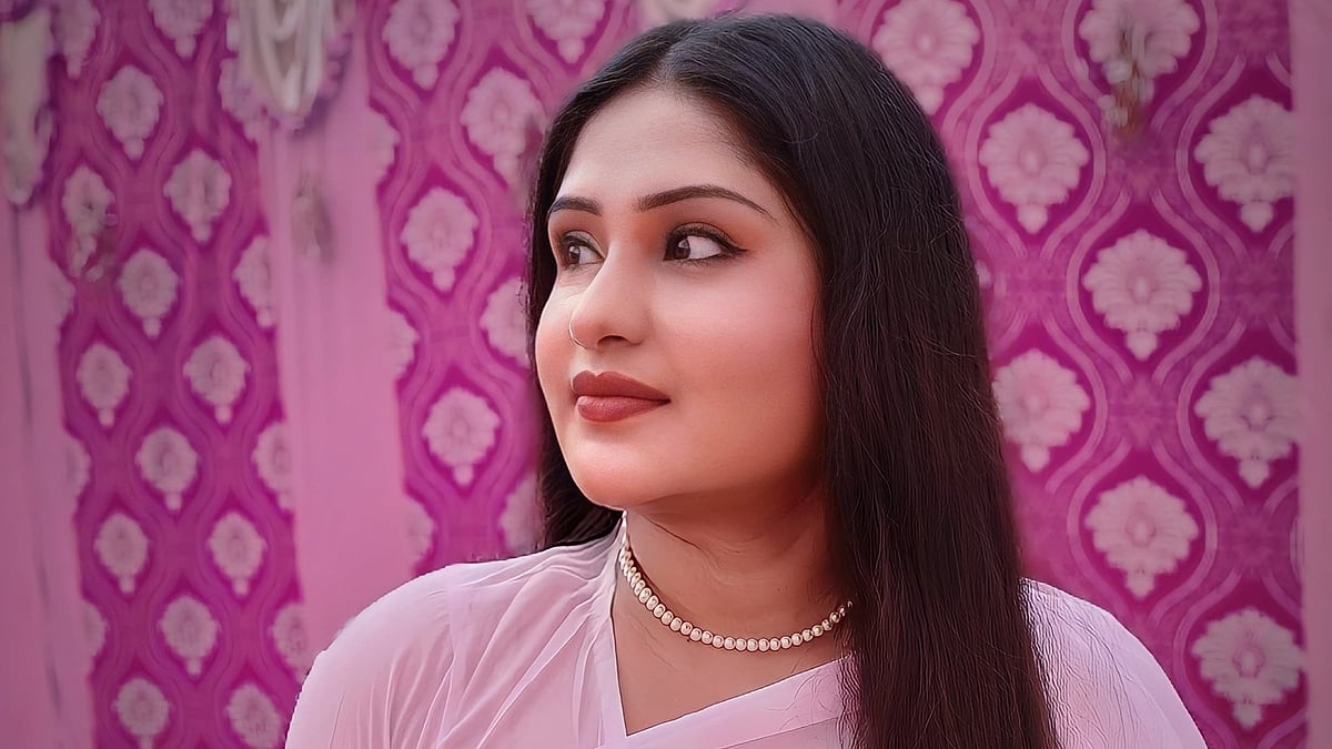 Soumita Saha drops her Holi-themed song, 'Rang De Rasiya'
