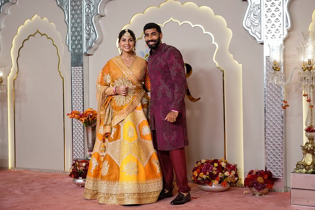 In Pics: Cricket Legends MS Dhoni and Sachin Tendulkar Shine at Anant ...