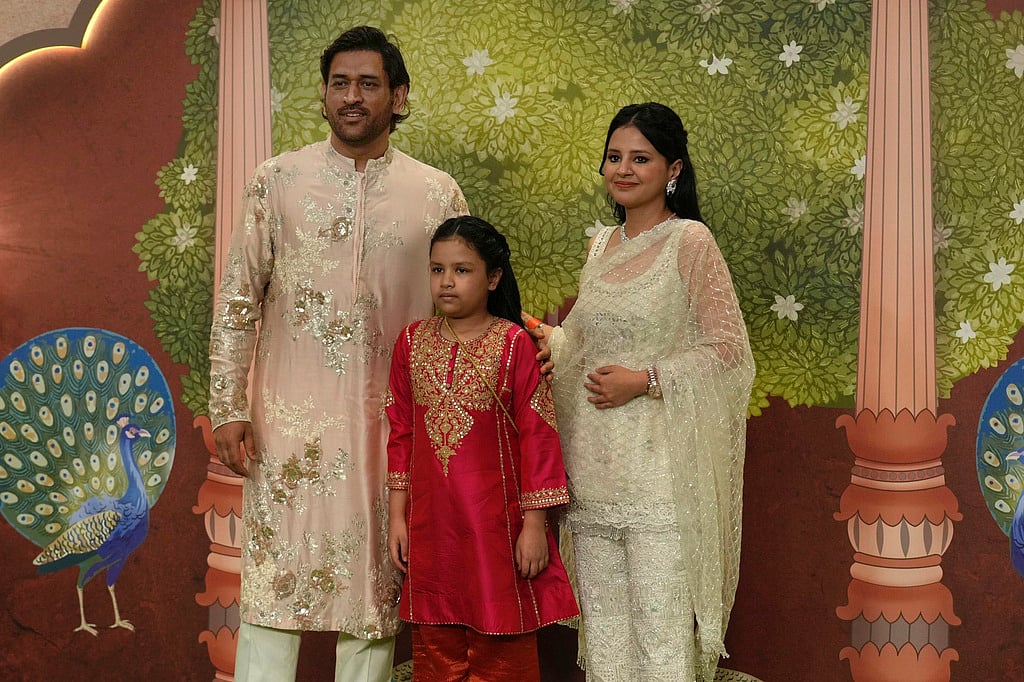 In Pics: Cricket Legends MS Dhoni and Sachin Tendulkar Shine at Anant ...