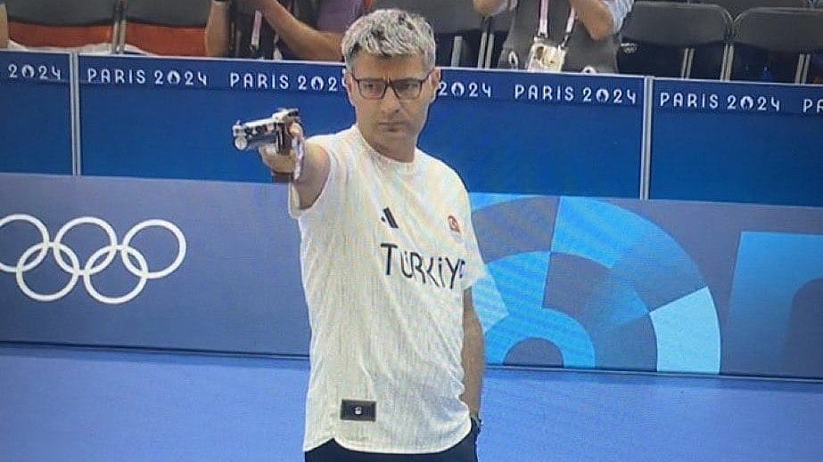Yusuf Dikec, the 51-year-old shooter from Turkey, who is going viral on ...