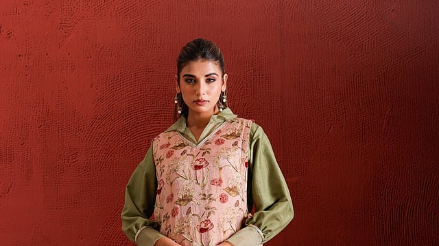 Phoolwari is crafted to add a fresh and youthful twist to your look