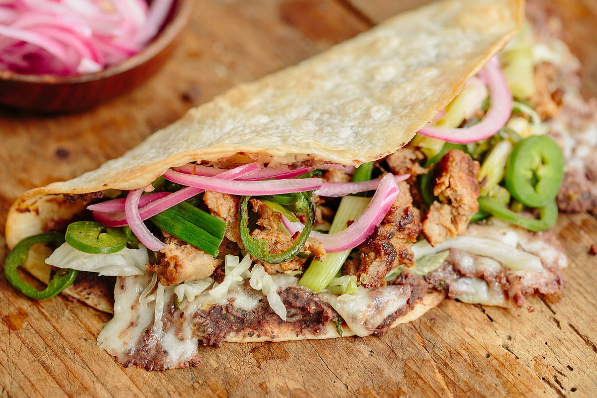 Authentic Tlayuda recipe: A delicious Mexican dish you can make at home