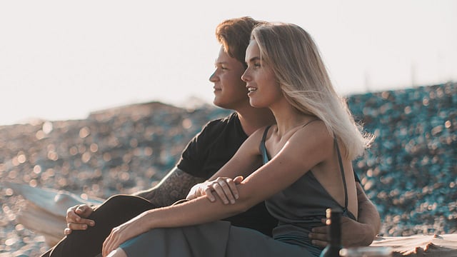 Master the ‘Triangle Method’ to flirt without being creepy