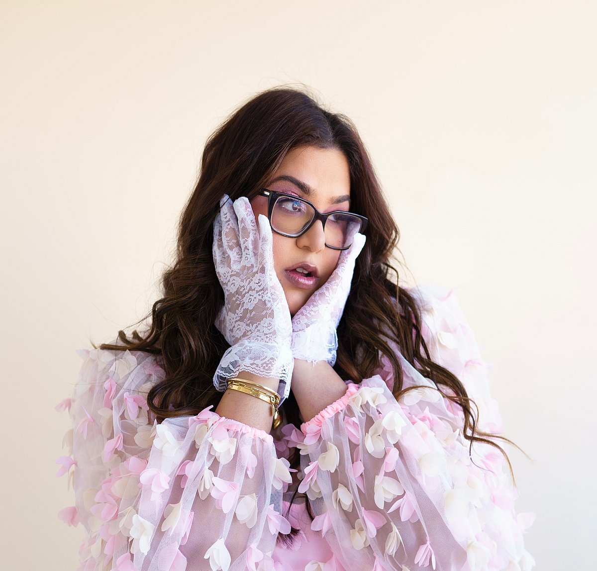 Natania's Senti: A Kaleidoscopic Love Anthem for Hopeless Romantics