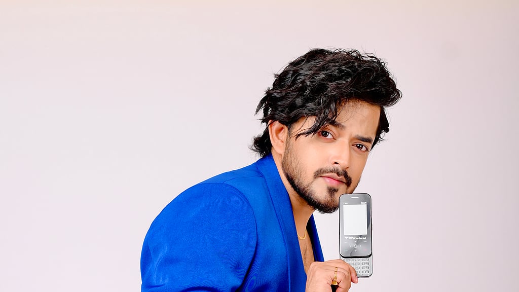 Television actor Sayak Chakraborty Becomes the Face of Texllo Mobile