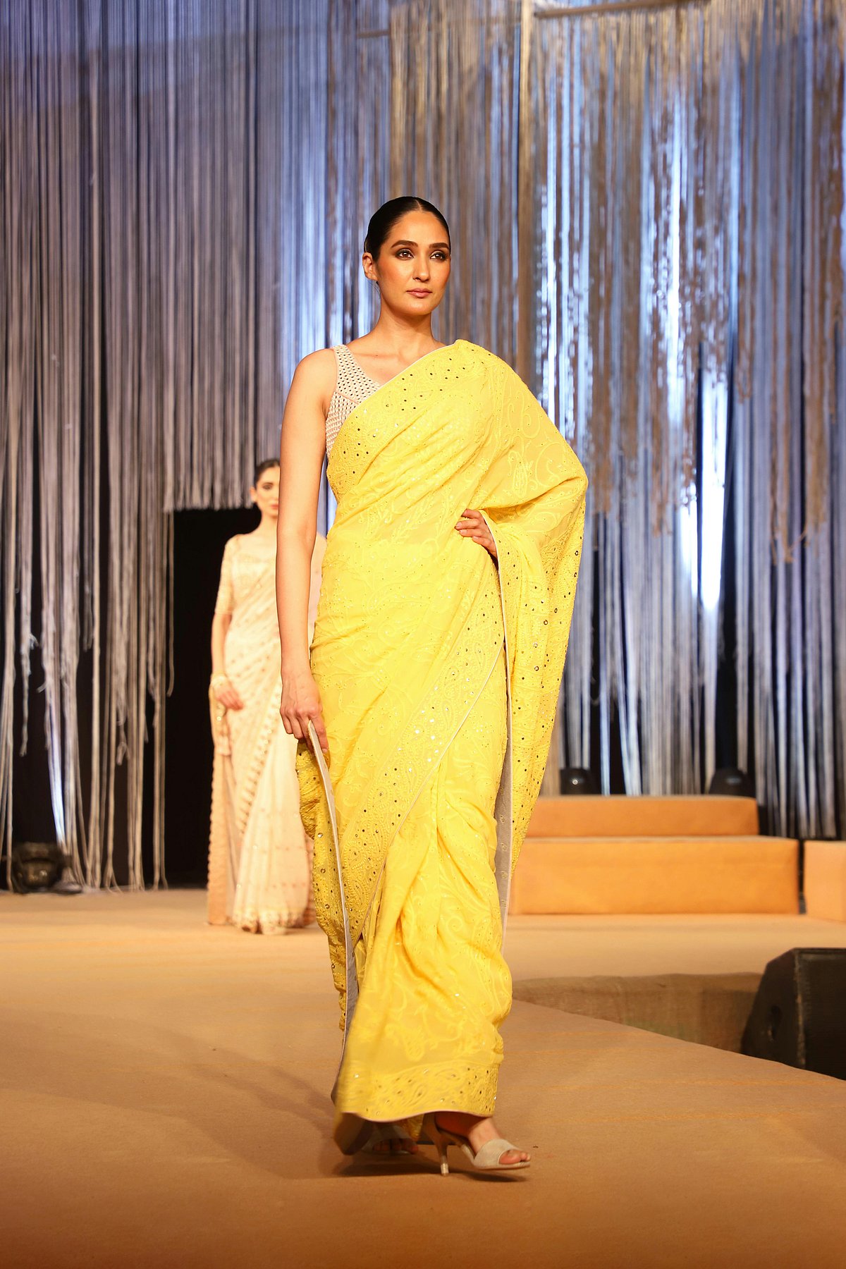 Rampwalk rules that help in maintaining body postures