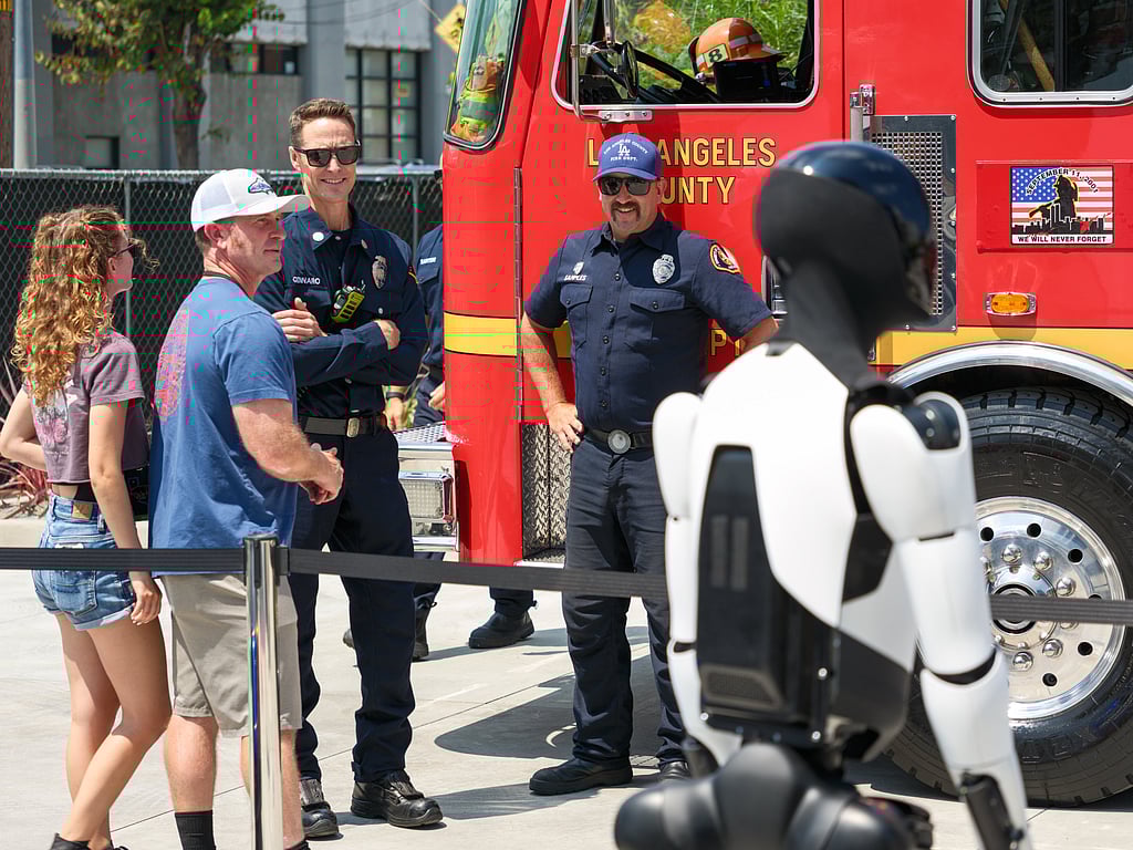 Are popcorn-serving robots the norm? Tesla's Elon Musk says 'yes'