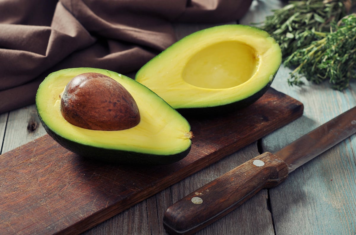 How to delay the process of avocado browning?
