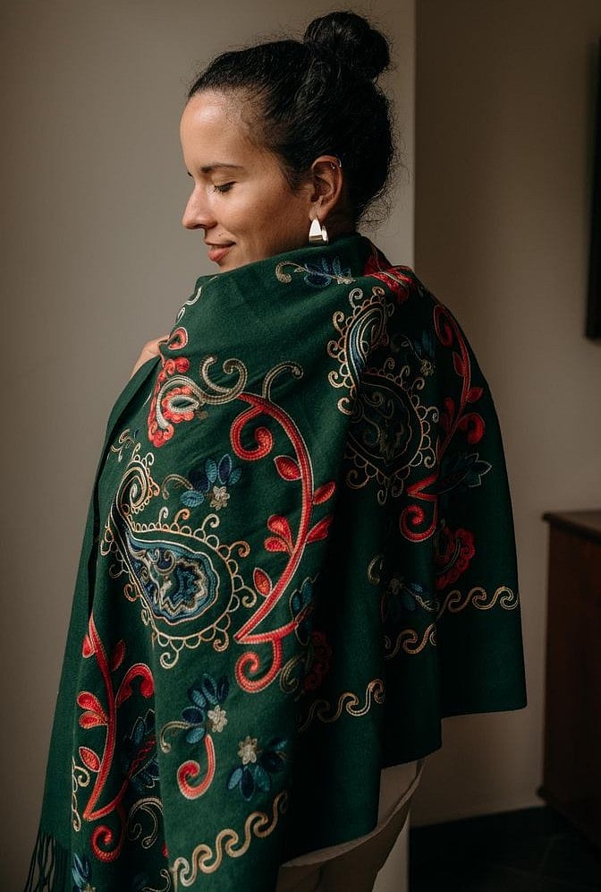 4 types of embroidery on winter shawls