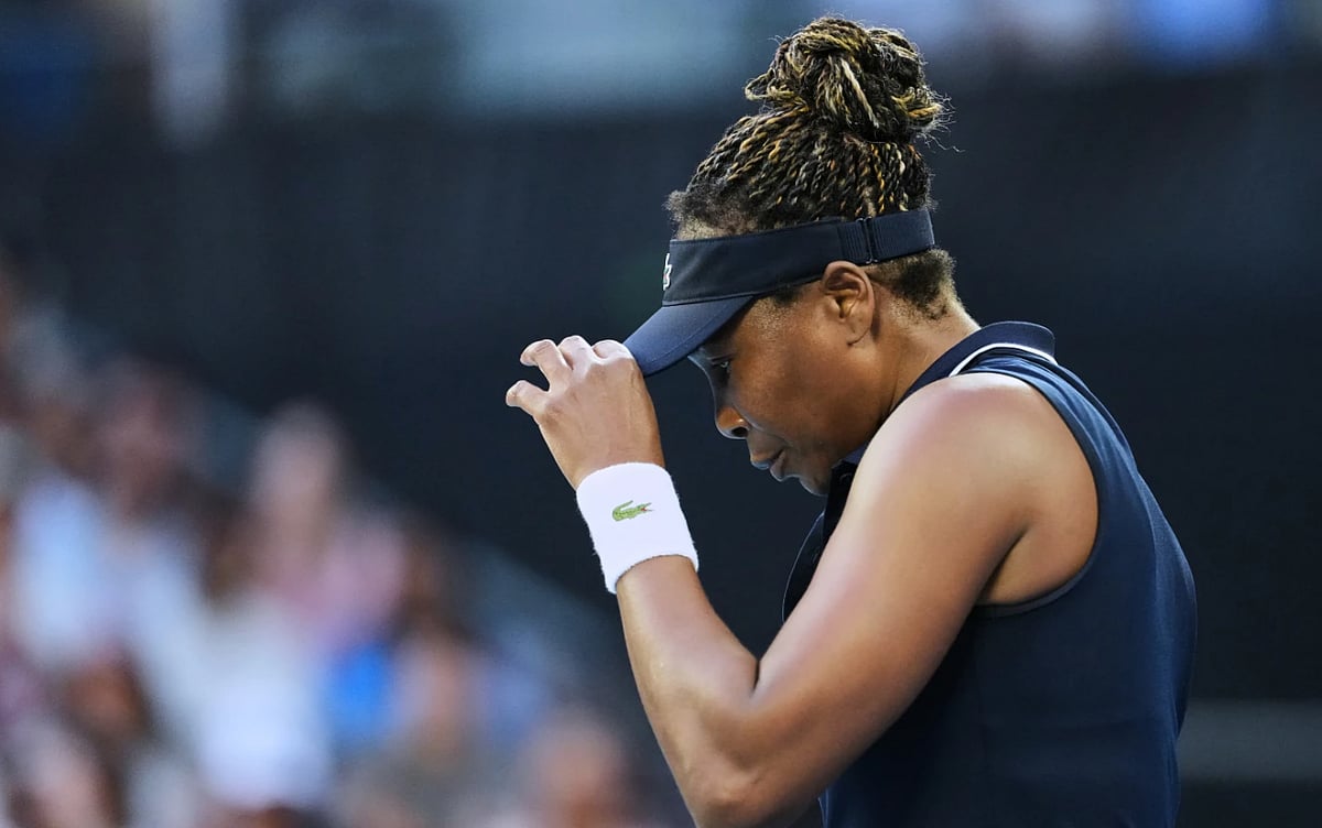 Venus Williams sets record at Australian Open but falls in 1st round