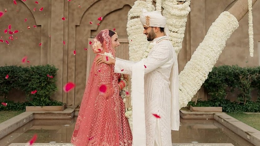 Singer Prakriti Kakar ties the knot, shares dreamy pictures