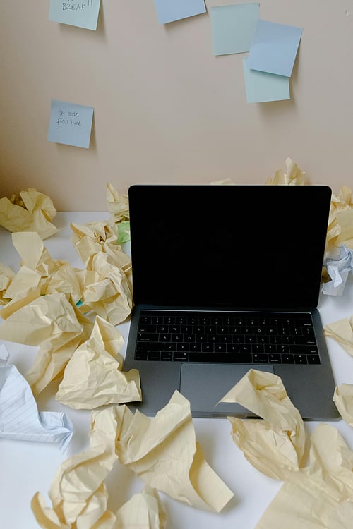 The 5-minute "Power Purge": How to declutter your desk