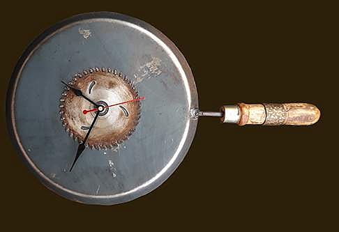 Turn your frying pan into a clock!