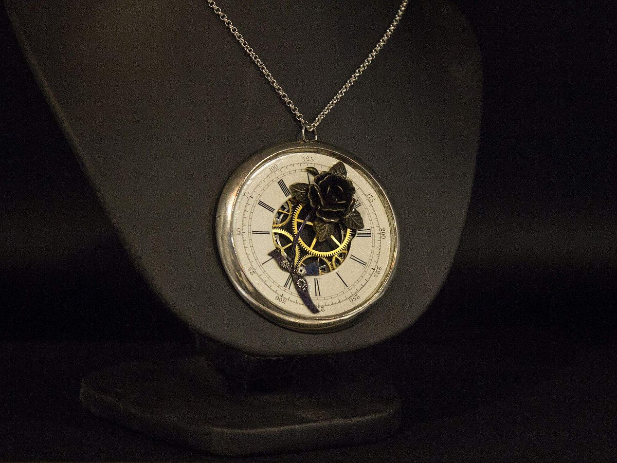 Absynthe Design, renowned for its baroque accessories, is now in Bengaluru