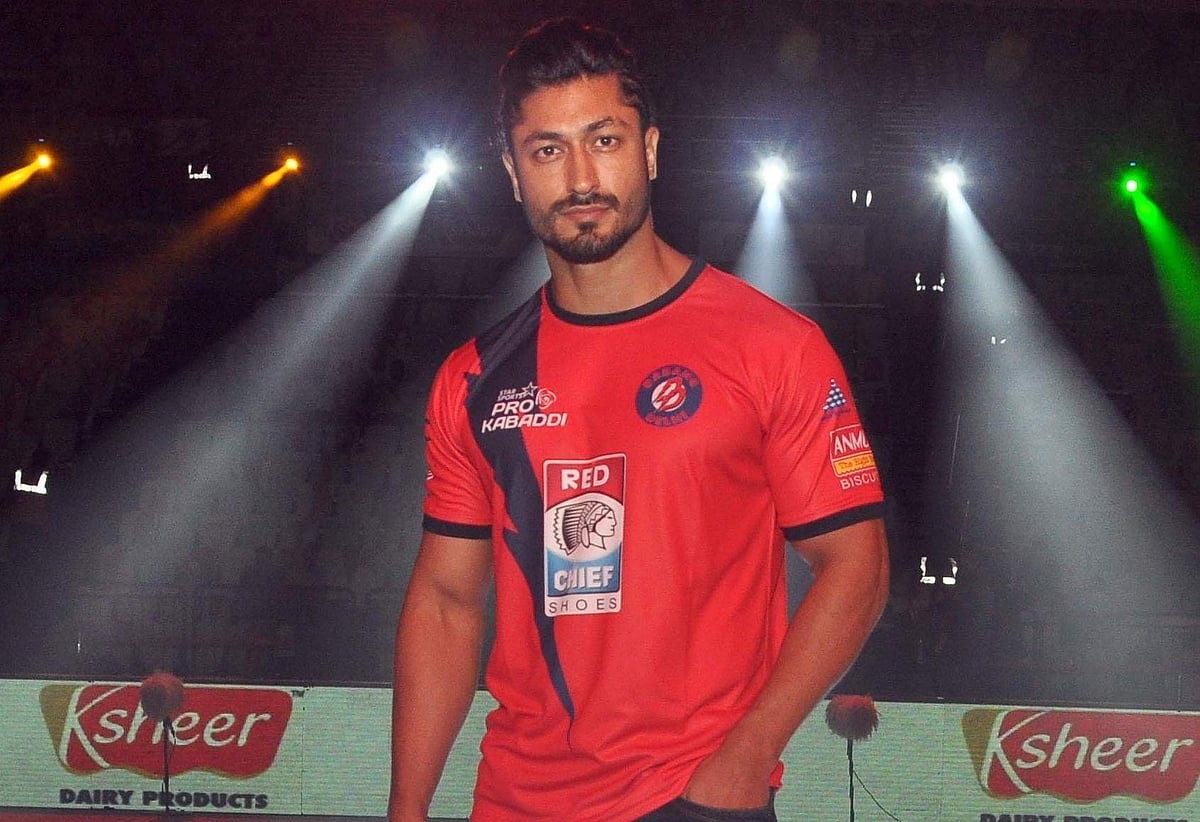 Watch: Commando actor Vidyut Jammwal works out with LPG cylinder