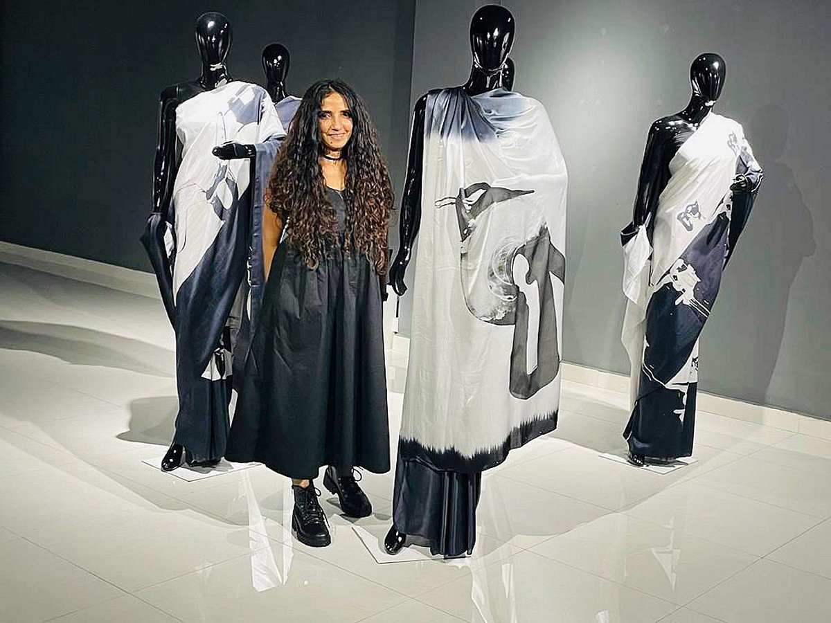 Check out Vanita Gupta's art exhibiton at Kalakiriti Gallery, Hyderabad