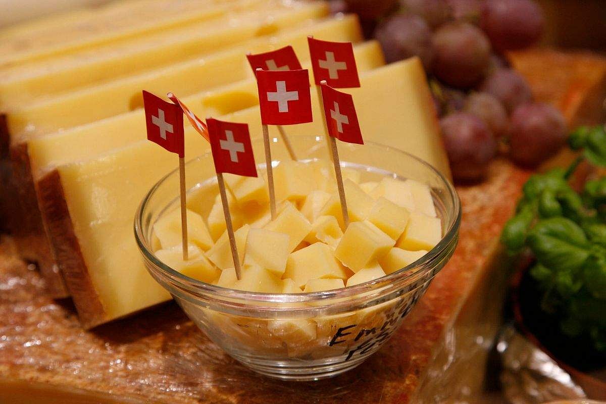 Switzerland to become a net importer of cheese this year for the first time