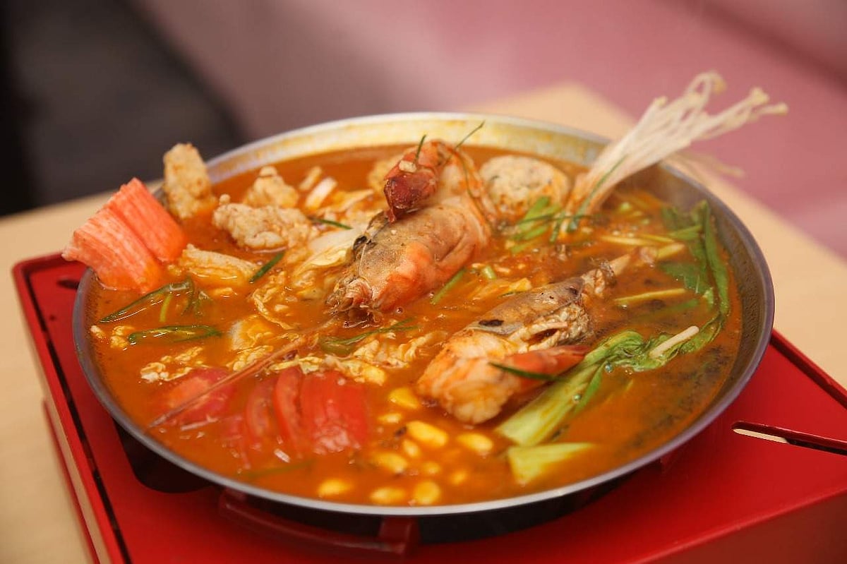 Here's Kolkata's first hot pot spot, The Sumo's